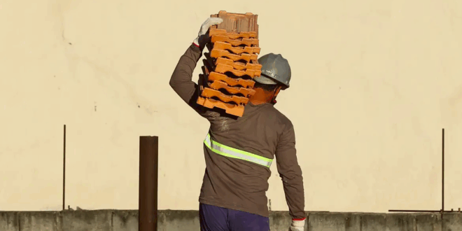 Renda do contrato intermitente foi menor que salário mínimo em 2023 – ABET