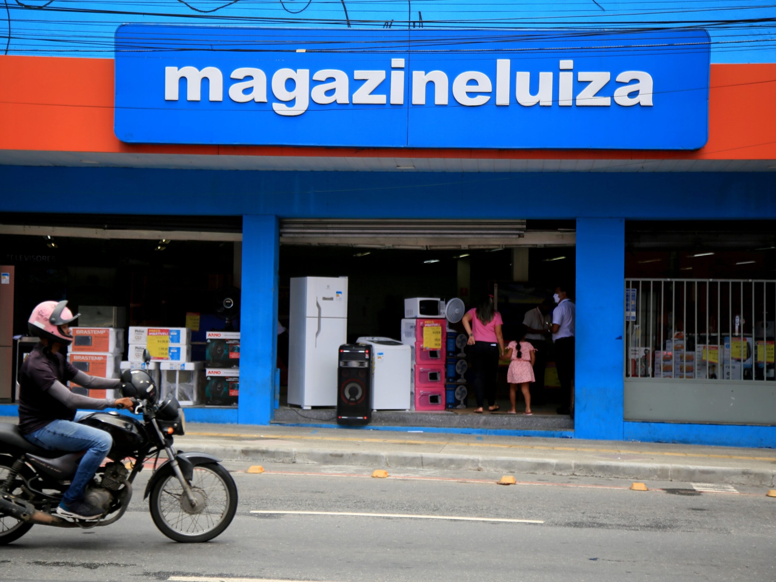Manobra frauda direitos de milhares de funcionários da Magazine Luiza ...